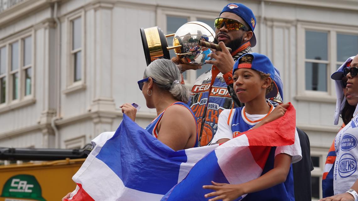 WATCH LIVE: New Yorkers celebrate the Knicks with a ticker-tape parade ...