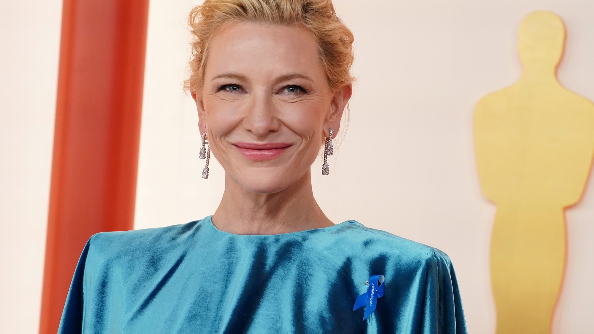 Blue ribbons at 2023 Oscars: Celebs support UN Refugee Agency | kare11.com