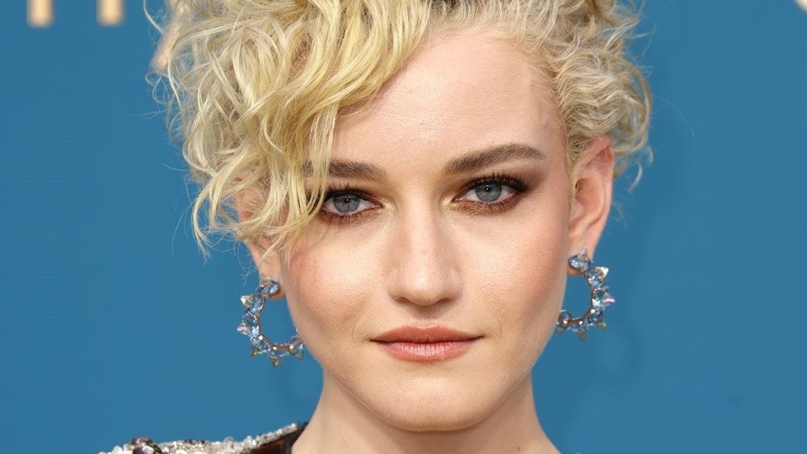 Julia Garner Thanks Jason Bateman for 'Taking a Chance' on Her During ...