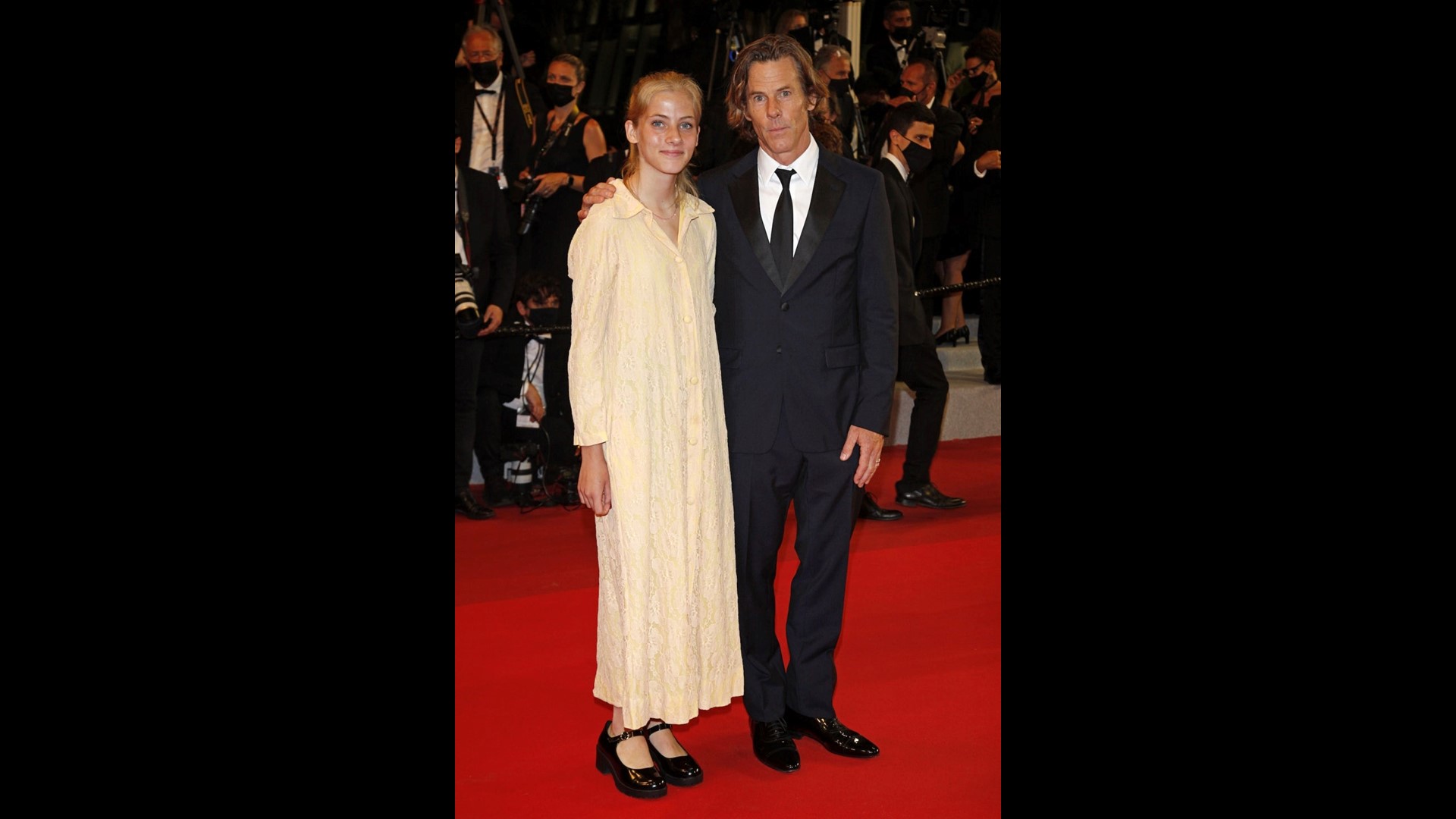 Julia Roberts Celebrates Twins Hazel and Phinnaeus Turning 17 With ...