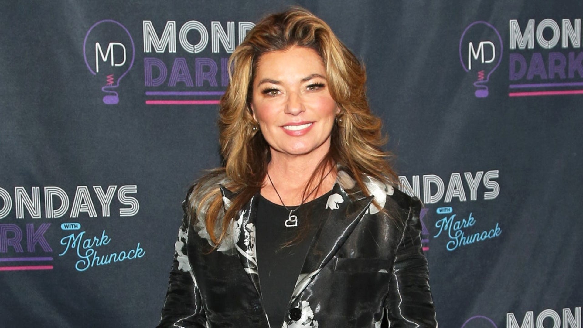 Shania Twain Looks Unrecognizable With New Platinum Blonde Hair 1662