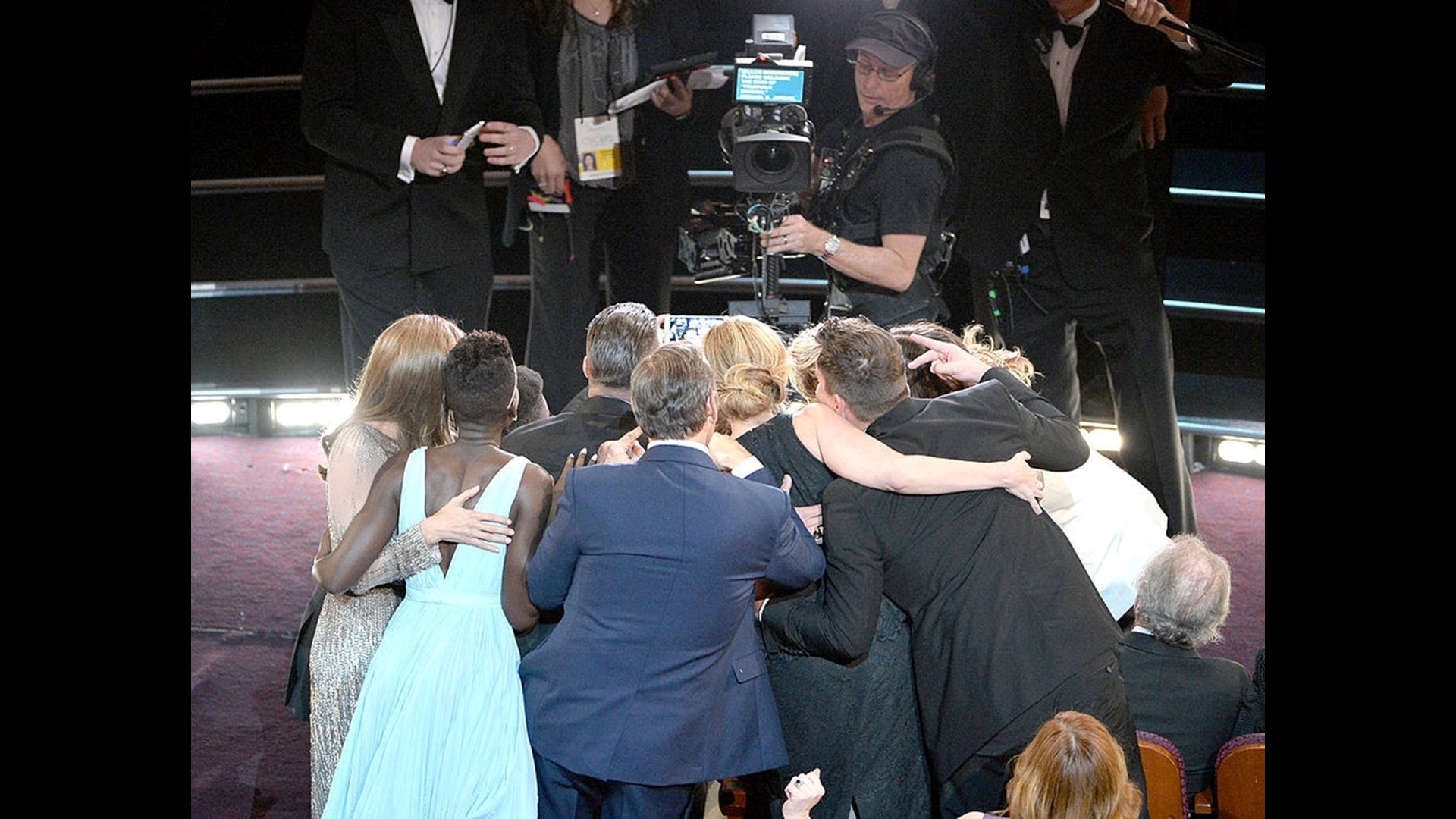 Ellen DeGeneres' Iconic Oscars Selfie Happened 10 Years Ago Today ...
