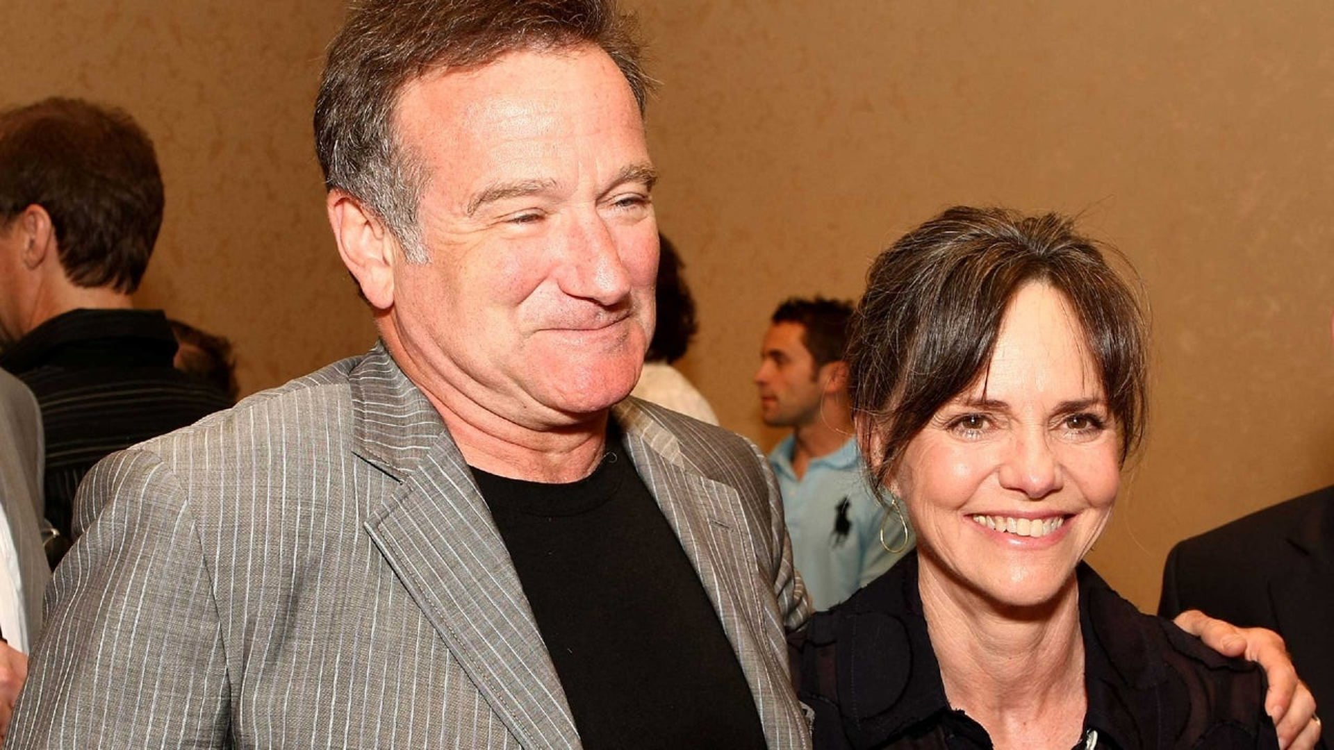 Sally Field Says Robin Williams Changed 'Mrs. Doubtfire' Schedule ...