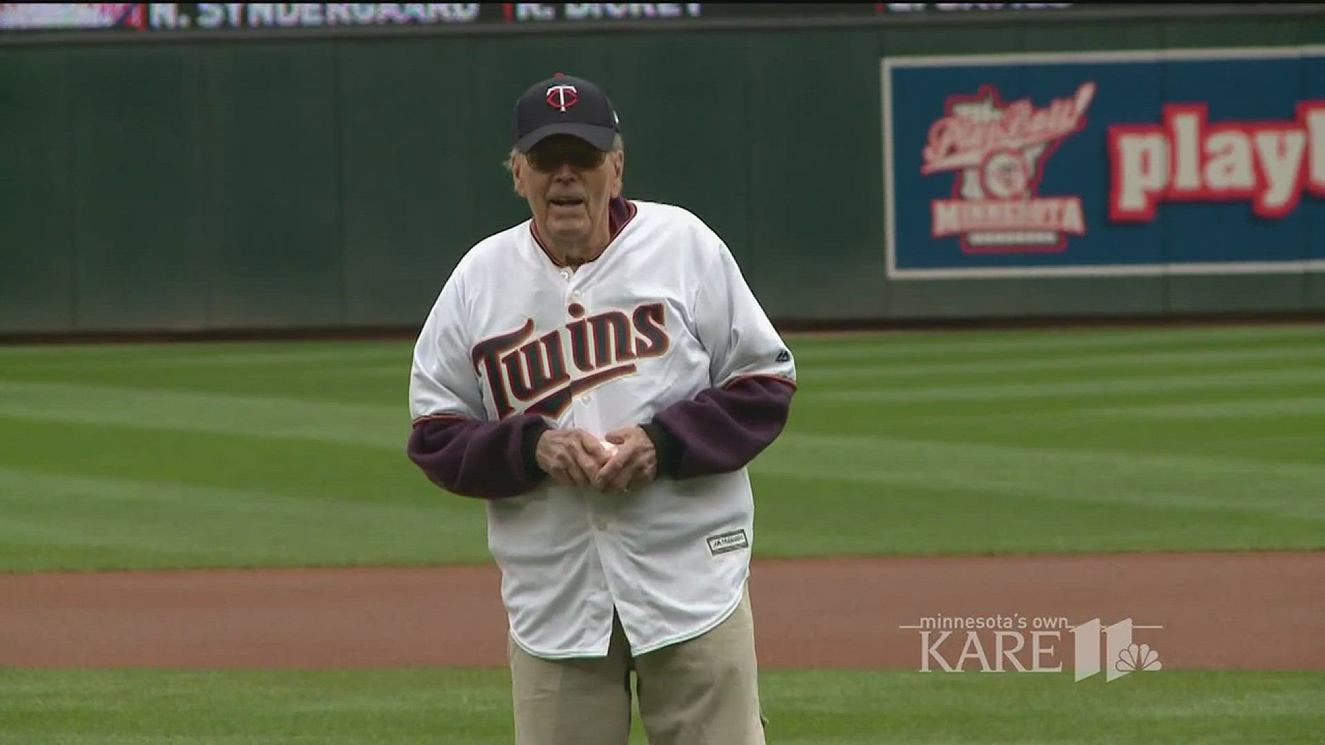 WWII vet throws out first pitch at Twins game | kare11.com