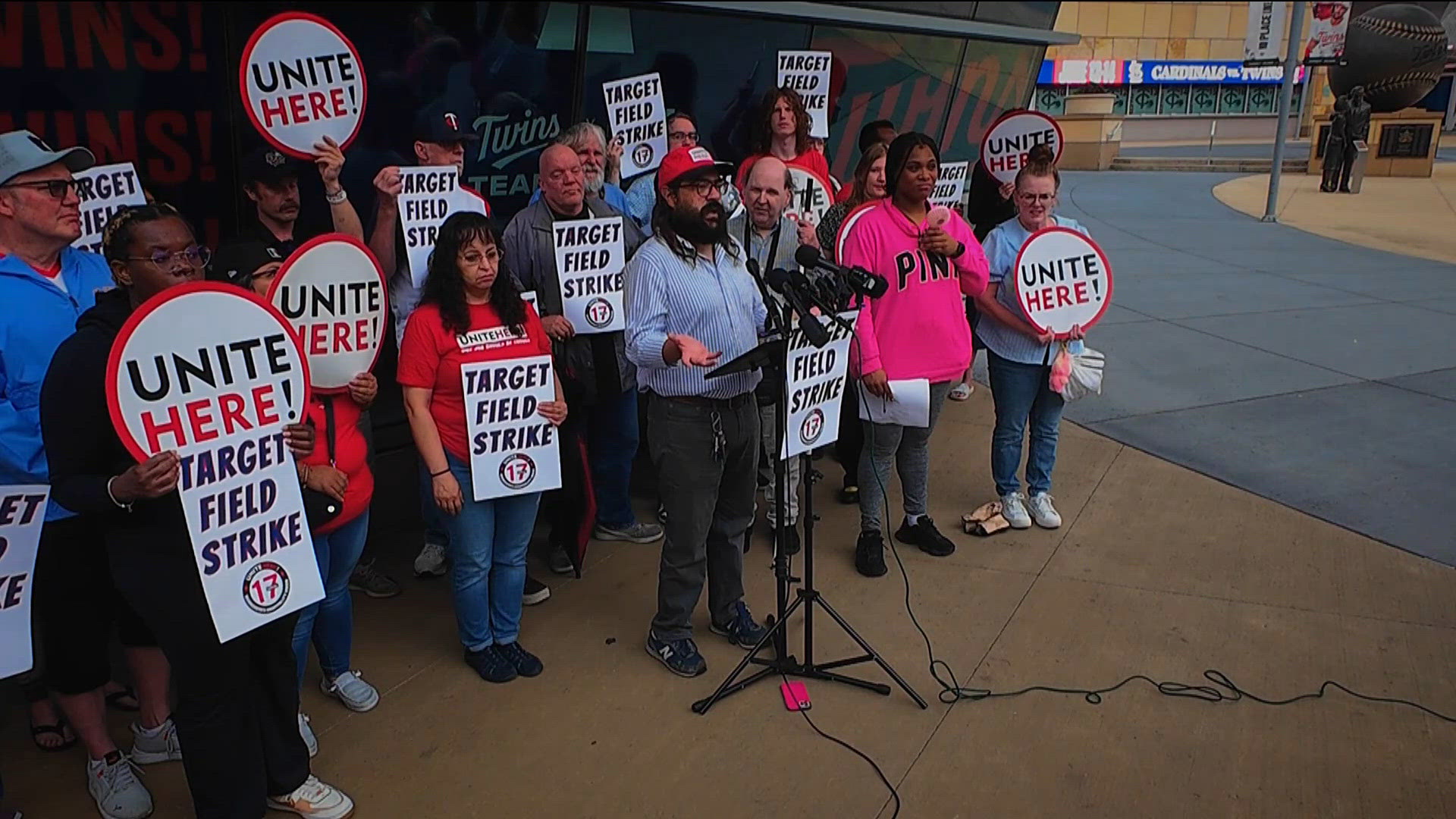 Target Field concessions workers set strike date for Twins-Dodgers ...