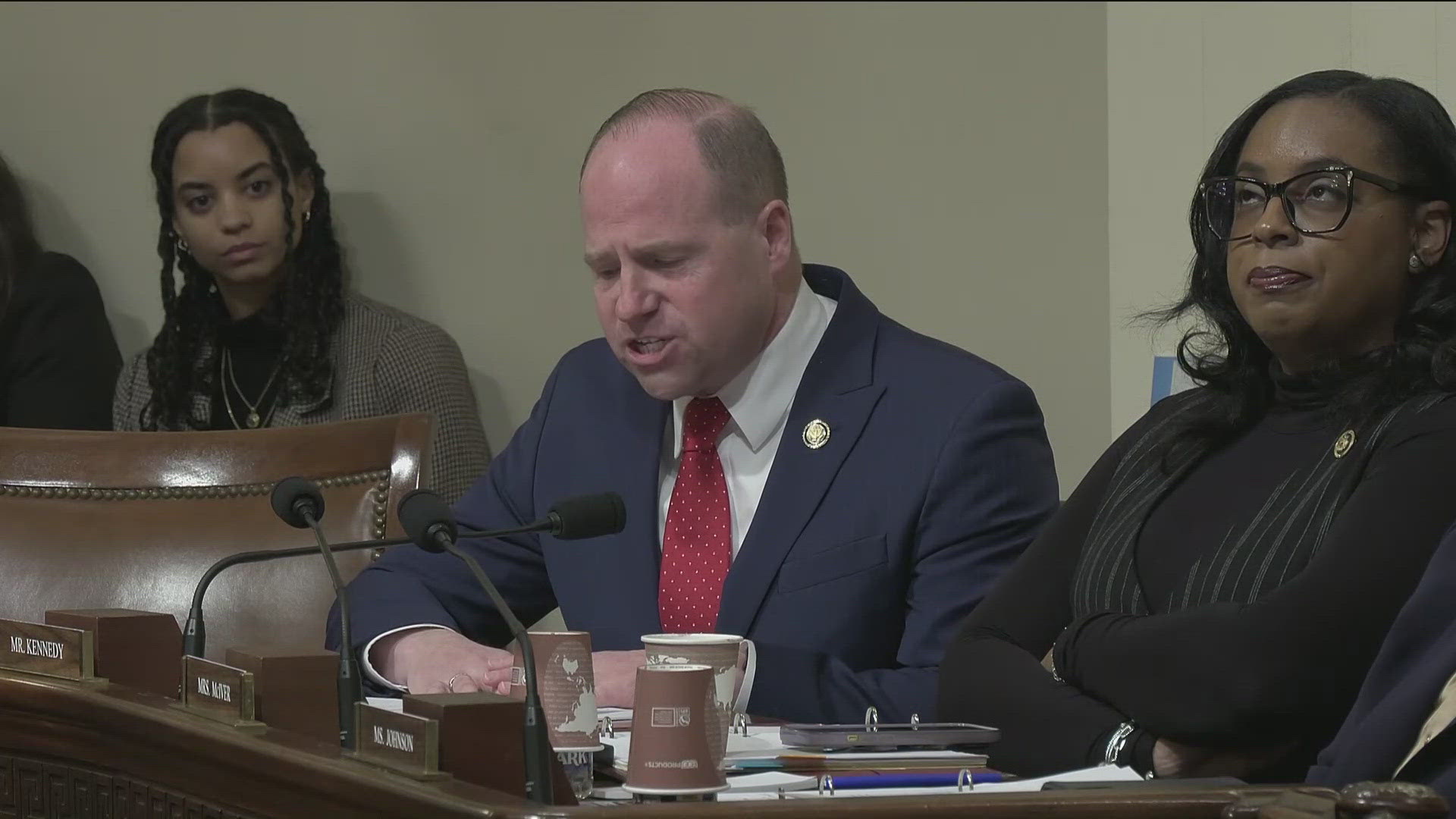 U.S. represenative asks Lyons to unmask agents and calls out court ...