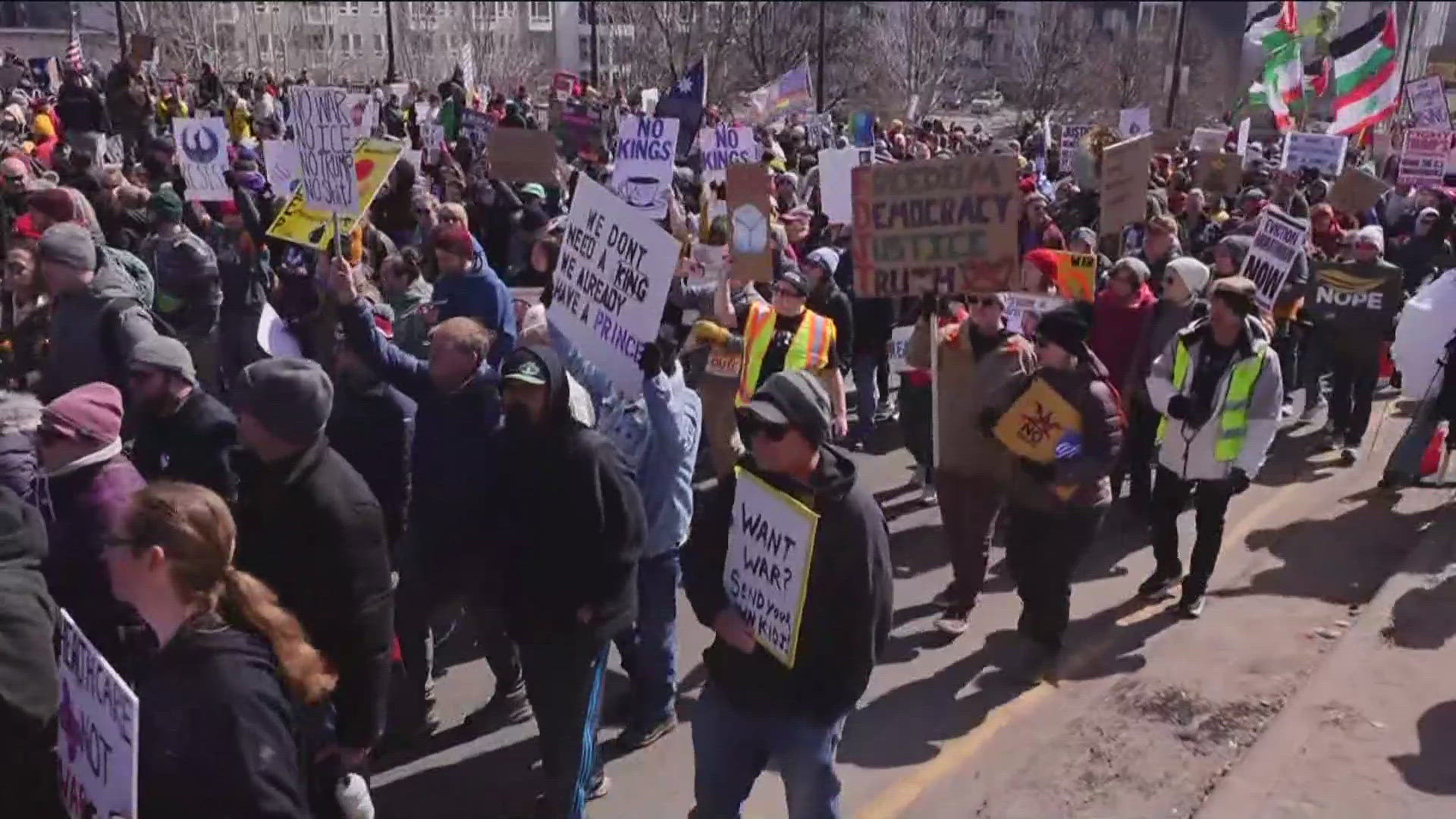 ‘No Kings’ rally in St. Paul draws thousands, State Patrol estimates ...