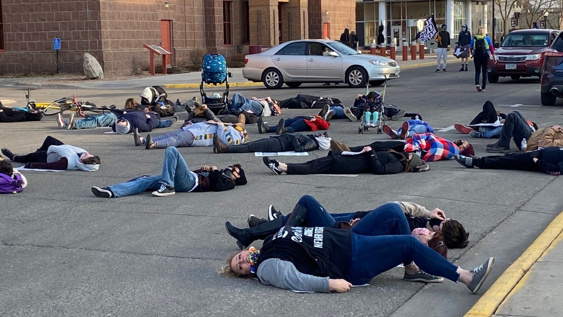 Families rally for justice outside jail at center of inmate death ...