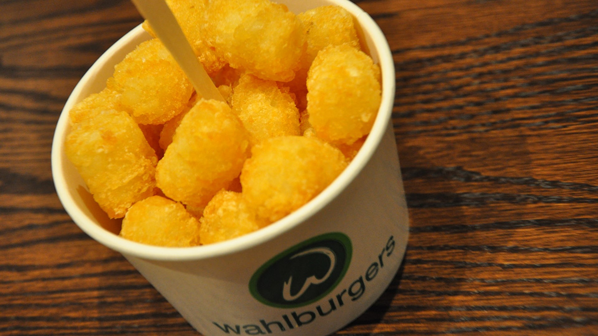 PHOTOS: Wahlburgers opens at Mall of America | kare11.com