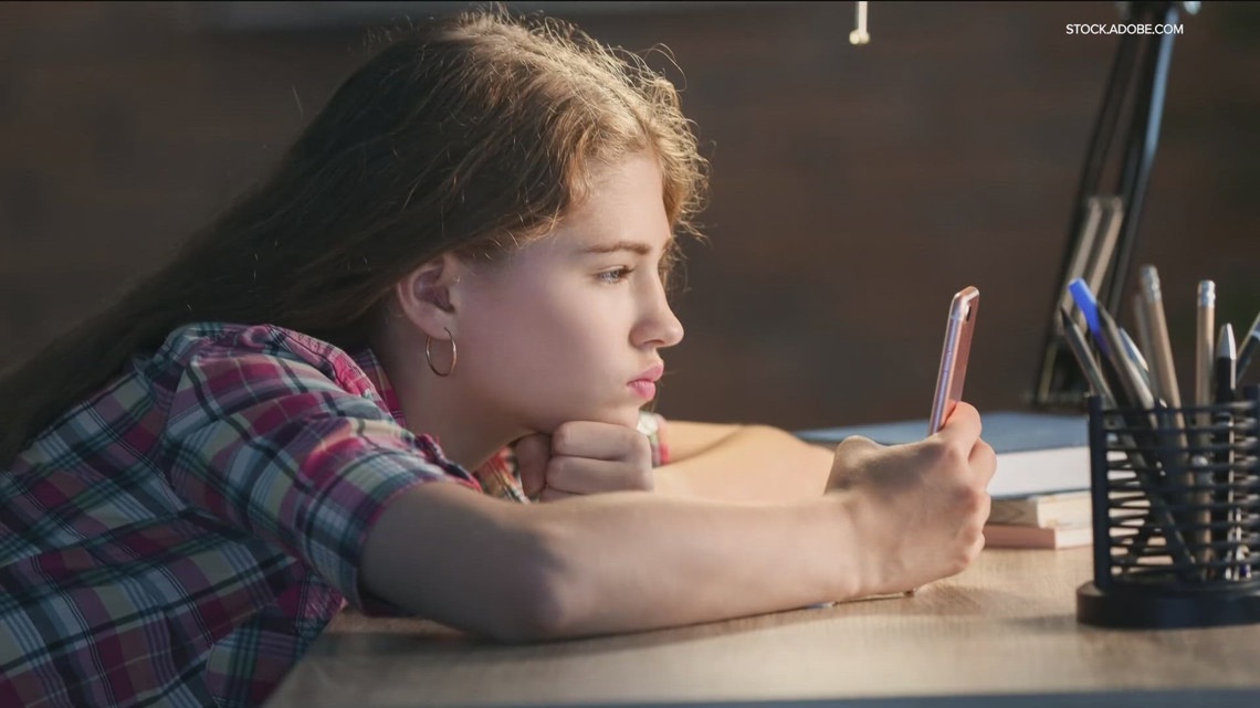 Know the signs of digital distress in teens | kare11.com