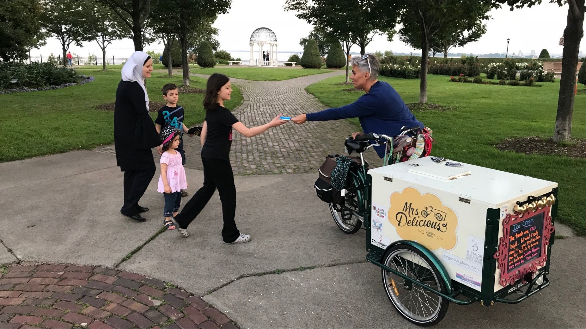 Mrs. Delicious dispenses pay-it-forward ice cream | kare11.com