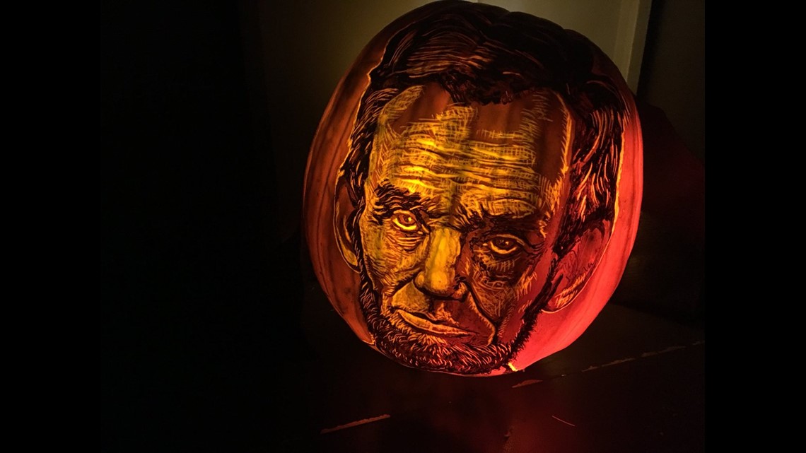 Minnesota Zoo brings in thousands of pumpkins for Jack-O-Lantern ...