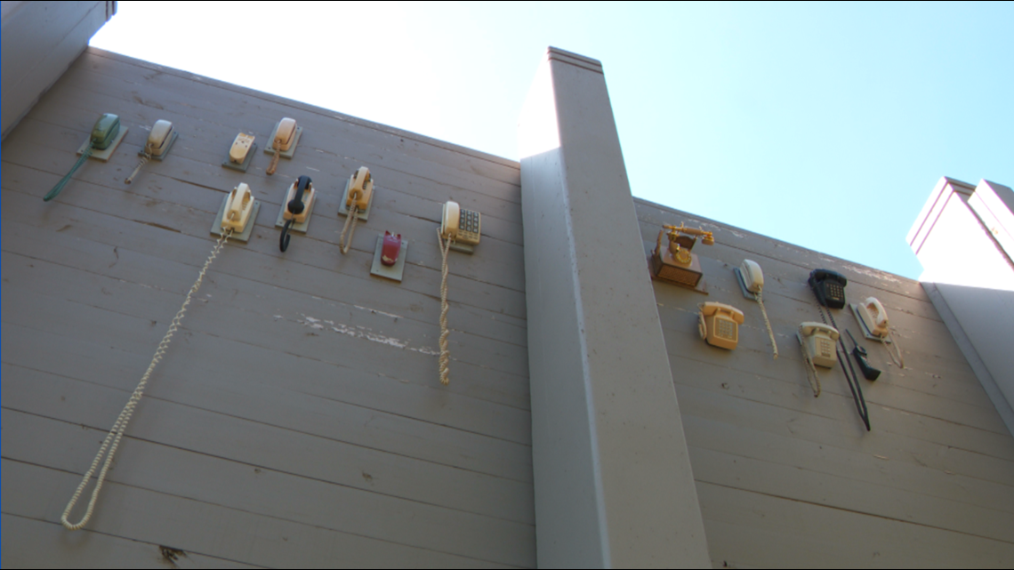 Mystery phone display in St. Louis Park | kare11.com