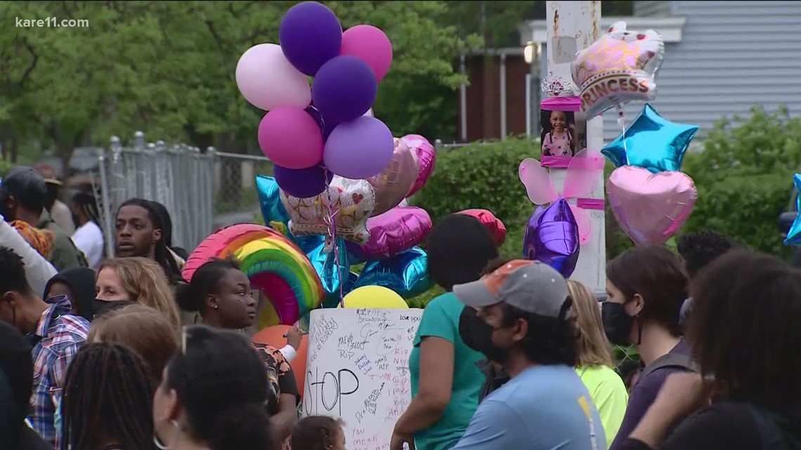 City leaders, community members gather with the family of 6-year-old ...
