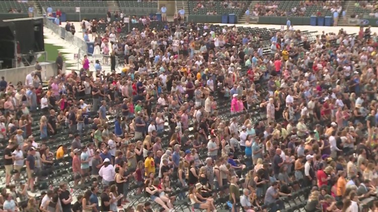 PHOTOS: Land of 10,000 Stories: Hugs | kare11.com