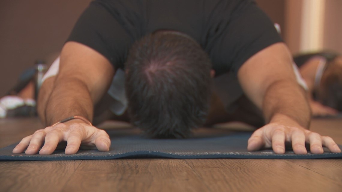 Learning yoga blind: One man's determination at the gym | kare11.com