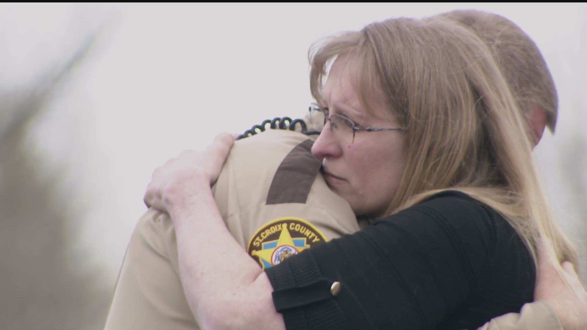WI community gathers after Deputy shot and killed on Saturday night ...