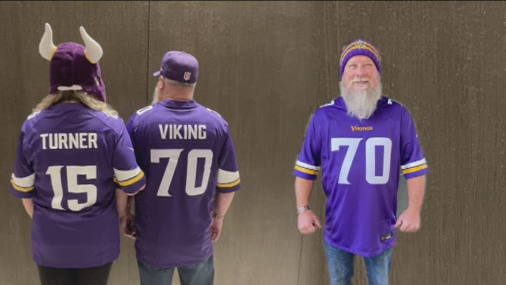 Dozens of Vikings fans shop for apparel, following the team's Sunday ...