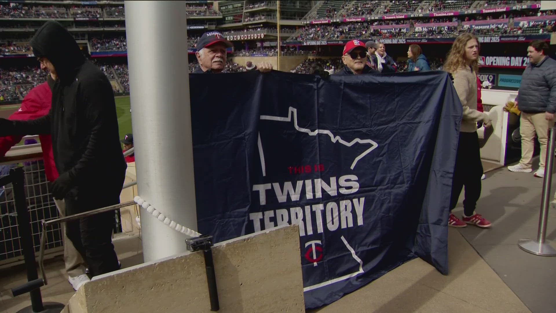 Minnesota Twins honor Joe Mauer with statue at Target Field | kare11.com