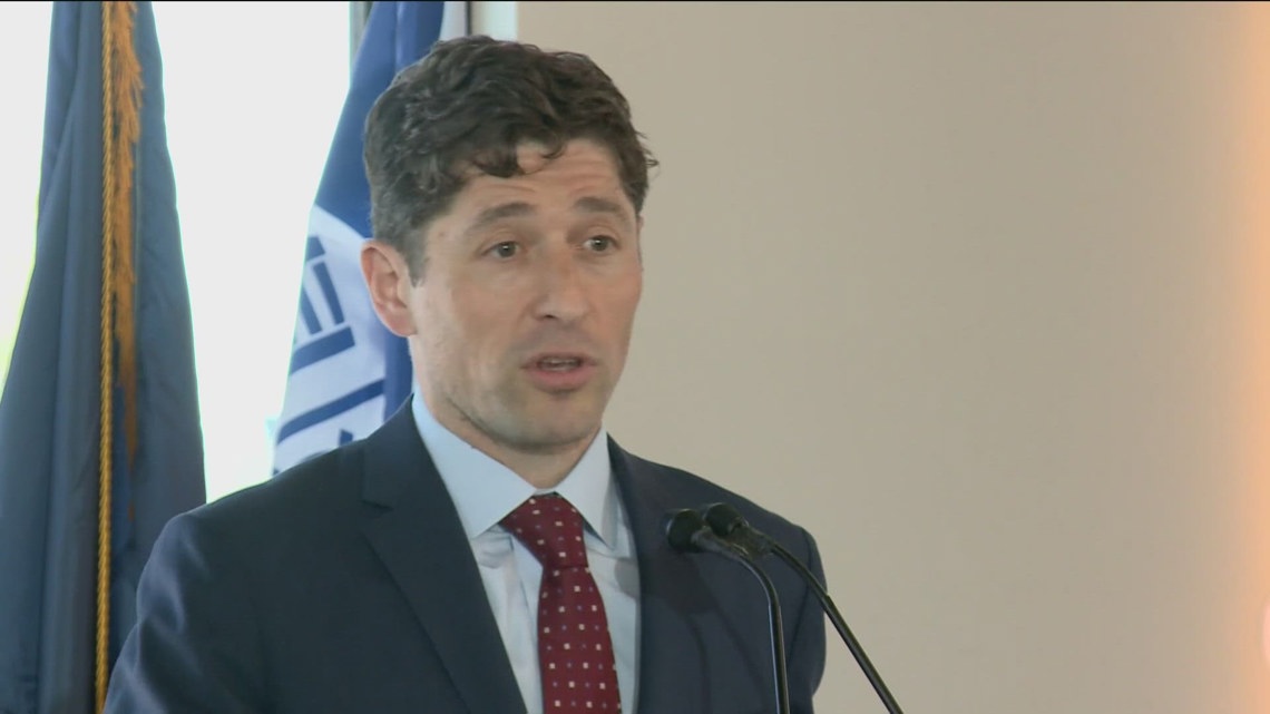 Walz endorses Jacob Frey for Minneapolis mayor | kare11.com