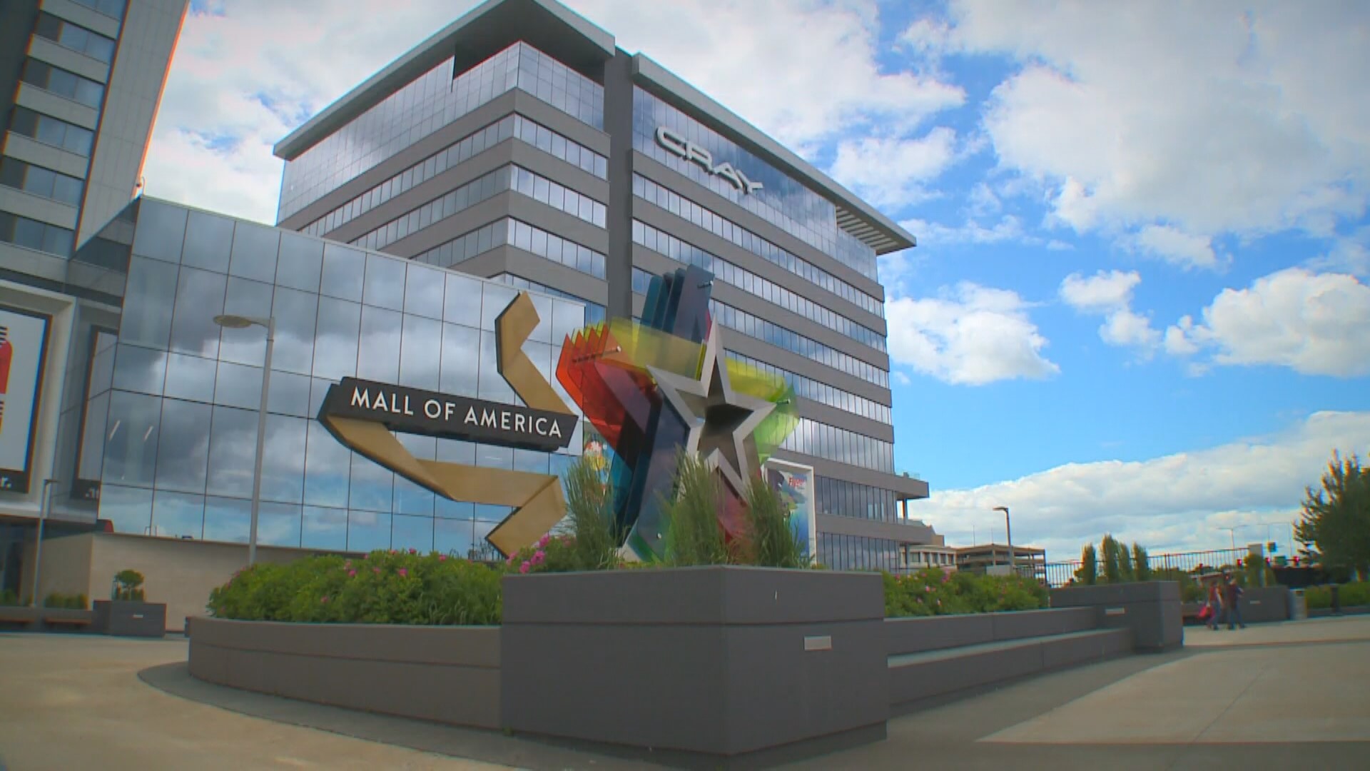 Jury: Mall of America, Sea Life not at fault for child's fall from ...