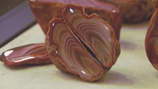 Touring the North Shore with a local 'rock star' scouring for agates ...