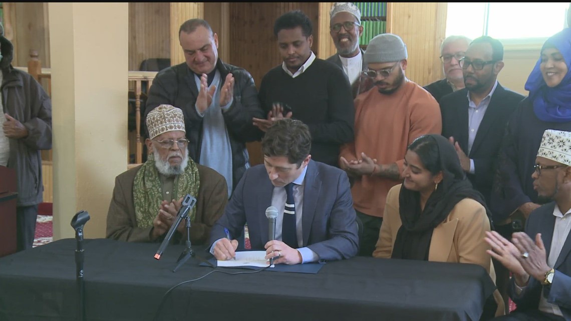 Mayor's signature allows for Islamic call to prayer year round | kare11.com