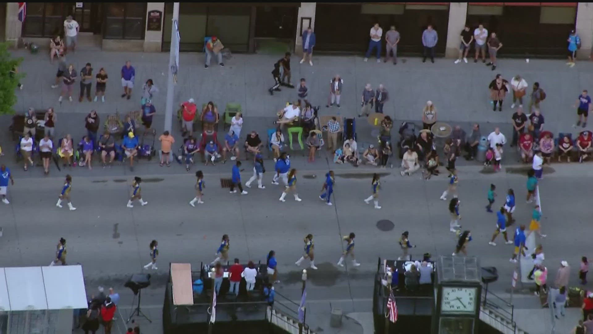 Sunshine washes out storm for Aquatennial parade | kare11.com