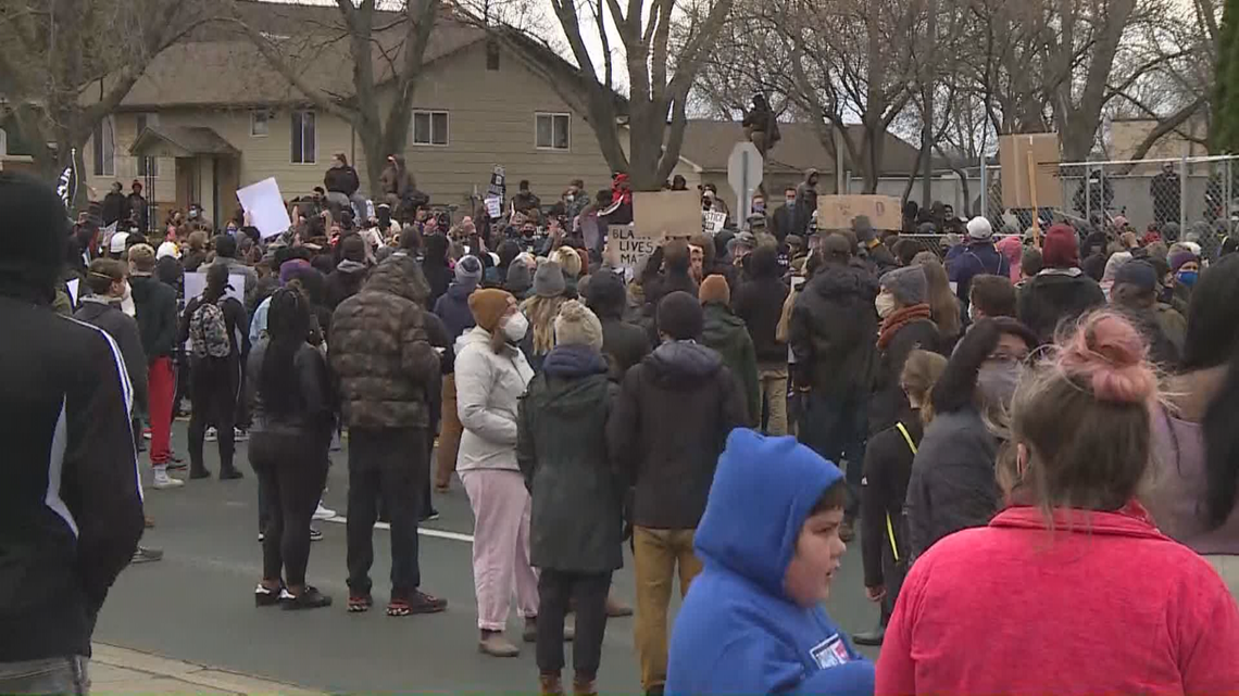Hundreds gather after Daunte Wright shooting | kare11.com