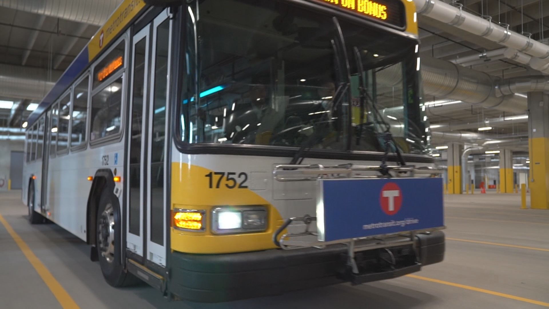 2 suffer 'minor injuries' after bus hits vehicle in Minneapolis ...