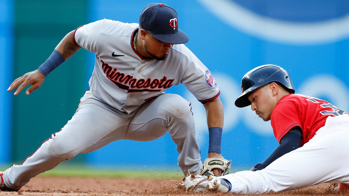 Naylor's 2-run HR in 10th gives Guardians win over Twins | kare11.com