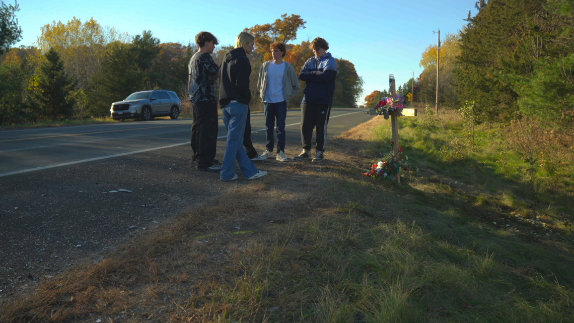 Chisago City community mourns teen victims of deadly crash | kare11.com