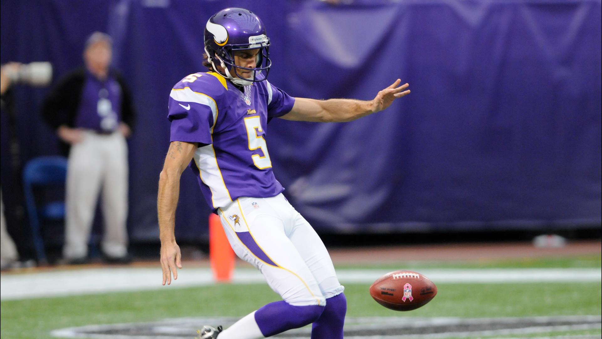 Ex-Vikings punter Chris Kluwe arrested after protesting MAGA plaque ...