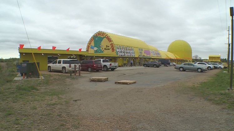 MN's Largest Candy Store re-opens with super ceiling | kare11.com