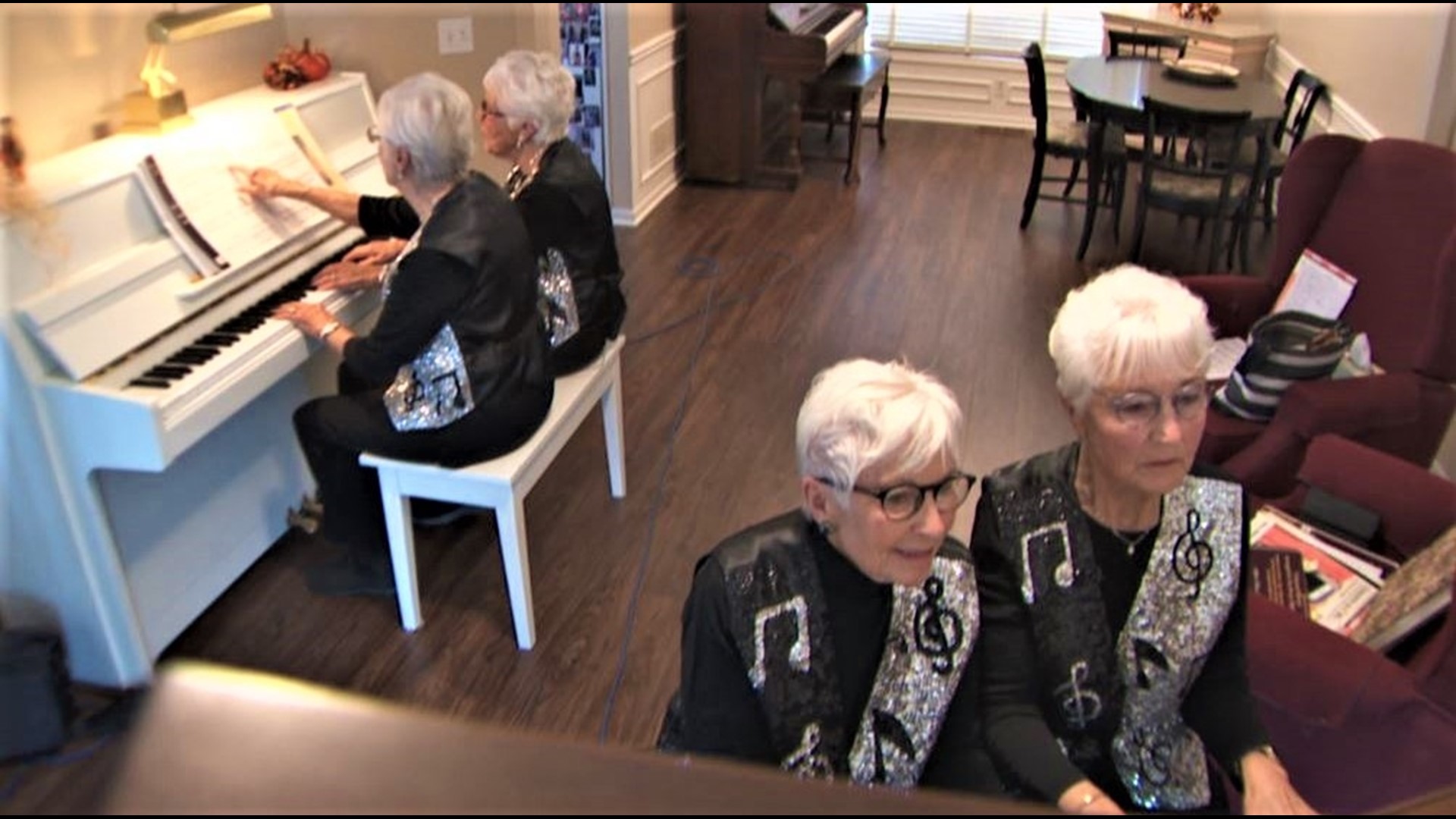 'Riverdale' Stars Dish on Archie's New Romance and Molly Ringwald's ...