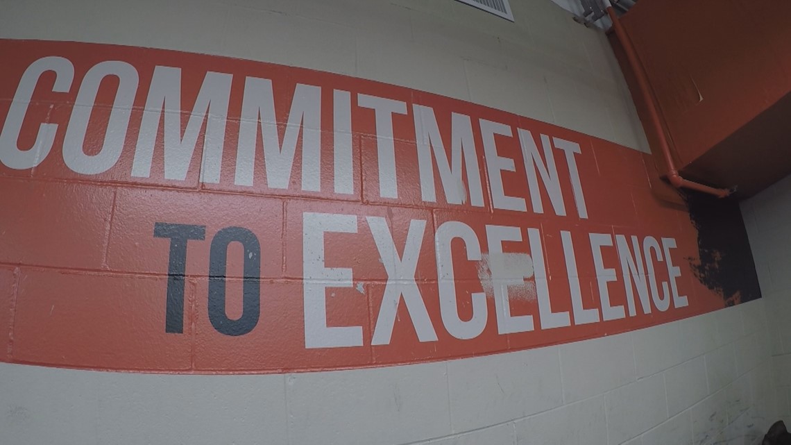 Trainer helps Patrick Henry football go from 0-8 to undefeated | kare11.com