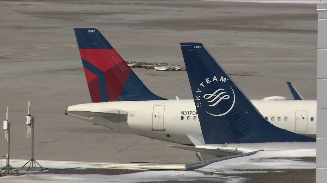 Delta planes clip wings at MSP | kare11.com