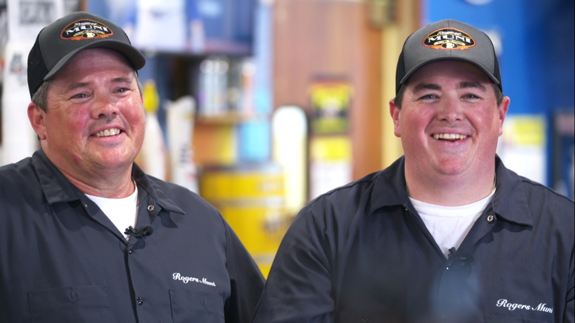 Look-alike father & son bartenders have patrons seeing double | kare11.com