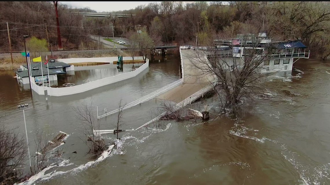 Pool on Mississippi fills with flood water as river keeps rising ...