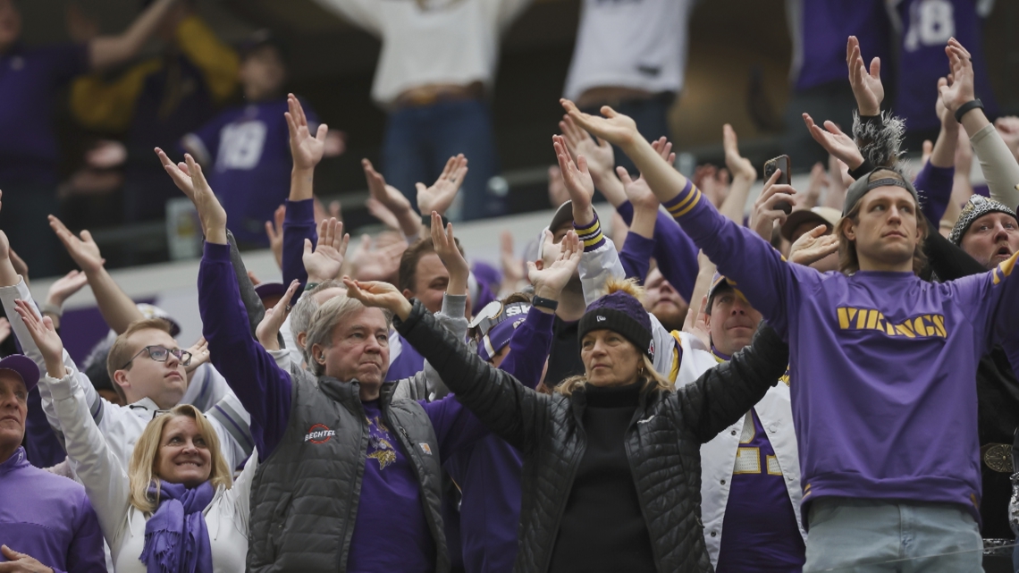 Minnesota Vikings share support after two men join the cheerleading ...