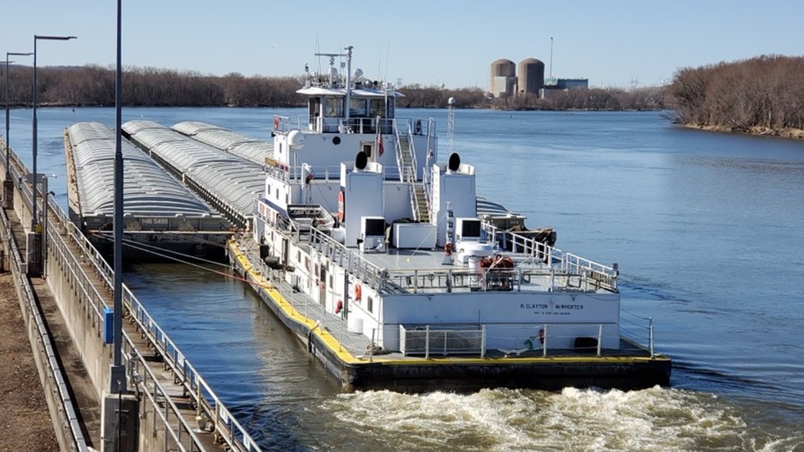 Towboat marks start of Mississippi River navigation season in MN ...