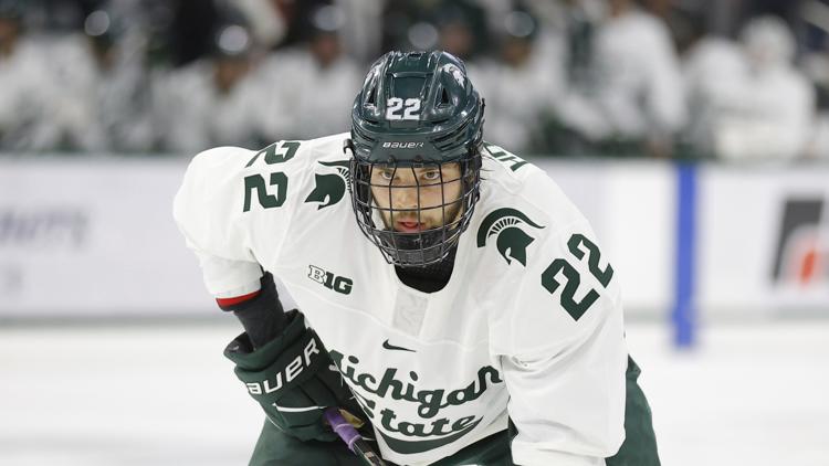 Isaac Howard wins Hobey Baker | kare11.com