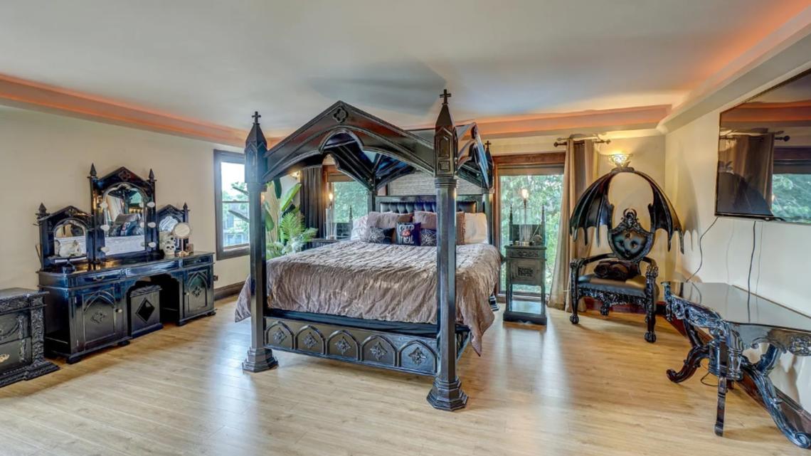 'Barbiecore Castle' listed for $1.1 million in Hudson, WI | kare11.com