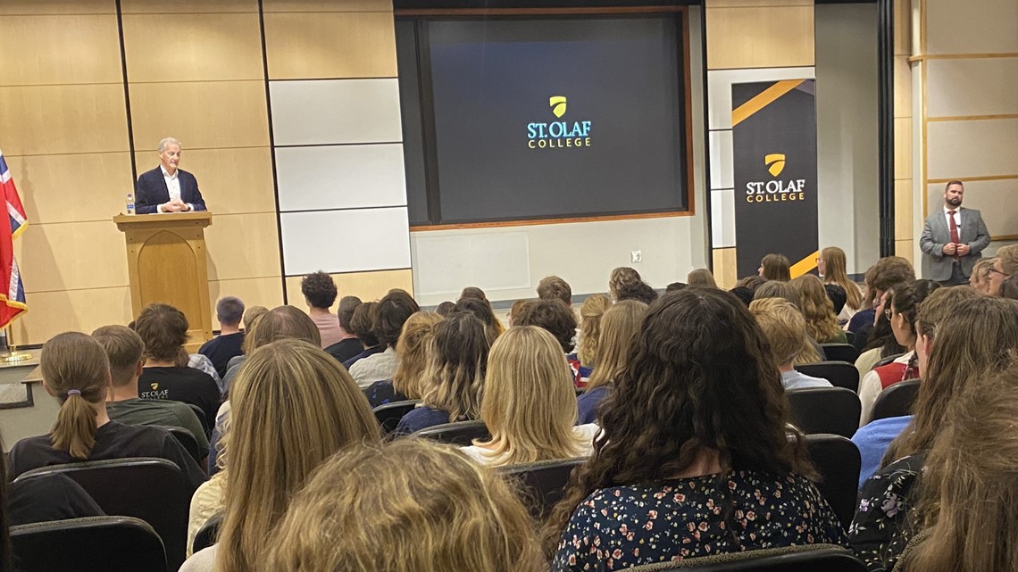Norwegian Prime Minister Jonas Gahr Støre stops by St. Olaf | kare11.com