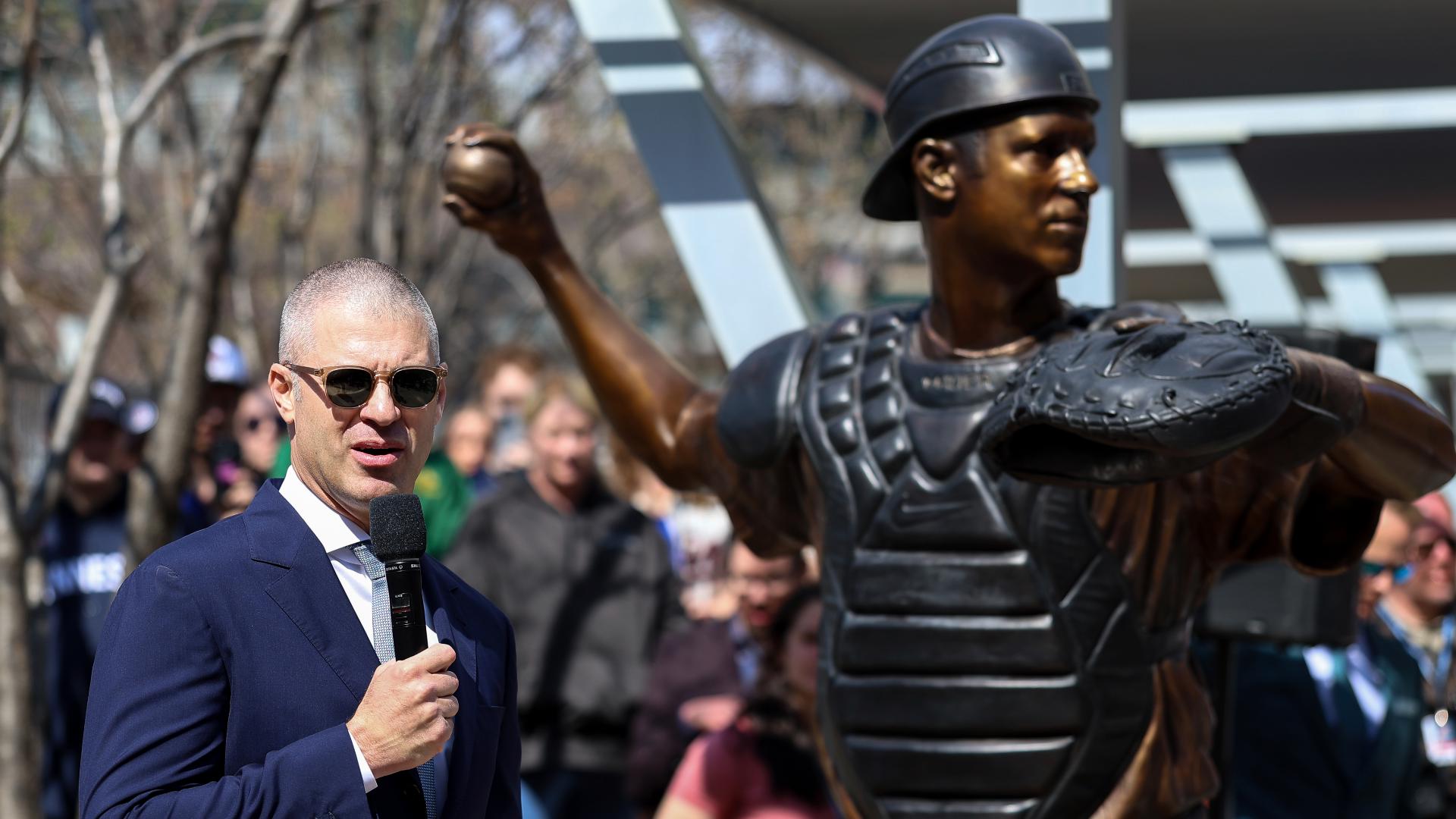 Minnesota Twins honor Joe Mauer with statue at Target Field | kare11.com
