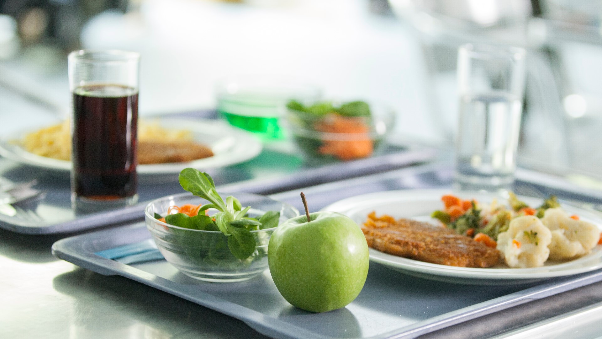 Restaurants serving free lunches to kids during school shutdown ...