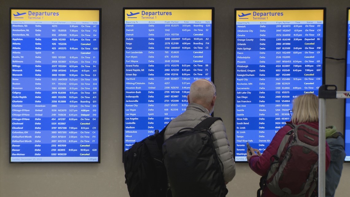 Airlines issue more travel waivers ahead of Midwest winter storm ...