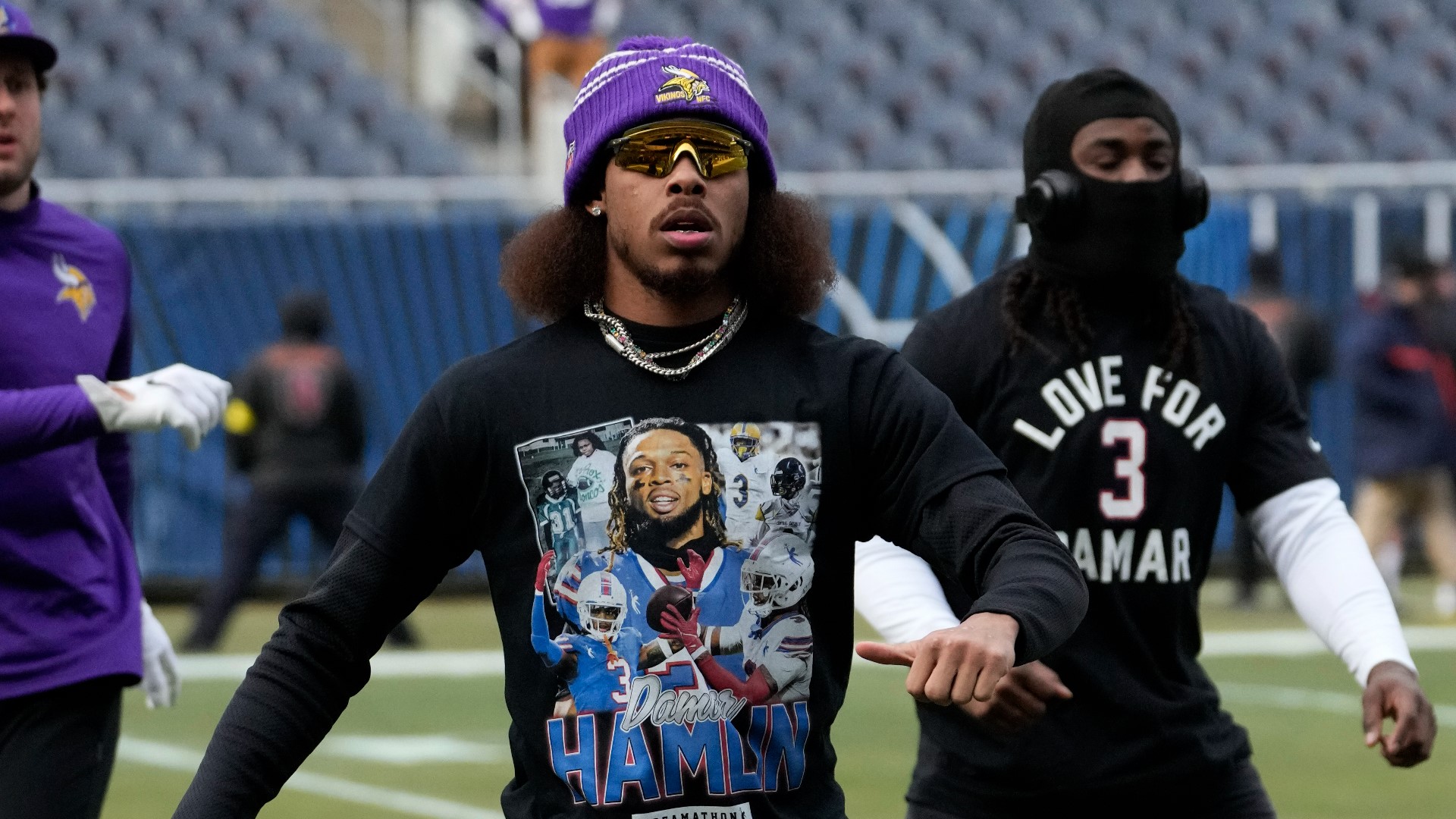 Vikings and Packers pay tribute to Damar Hamlin | kare11.com