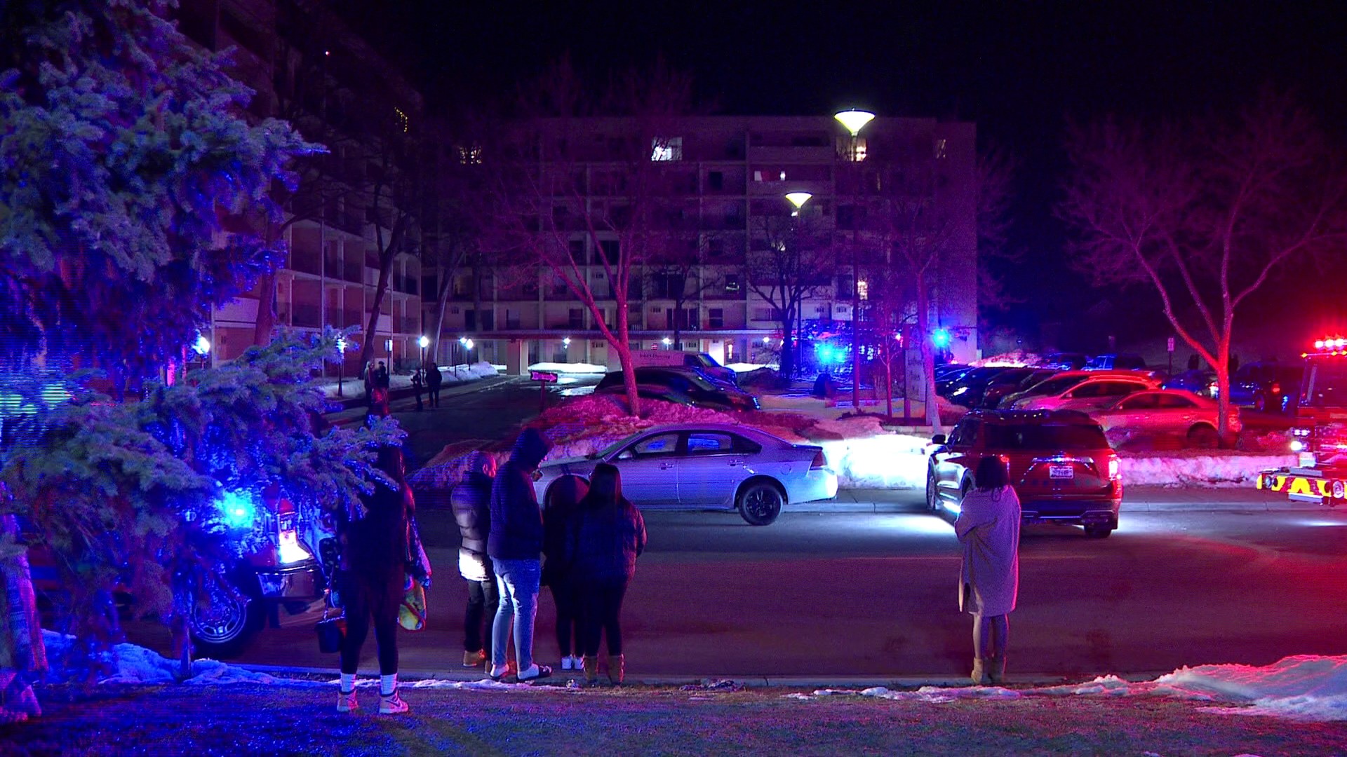 'No significant injuries' in overnight apartment fire in Hopkins ...