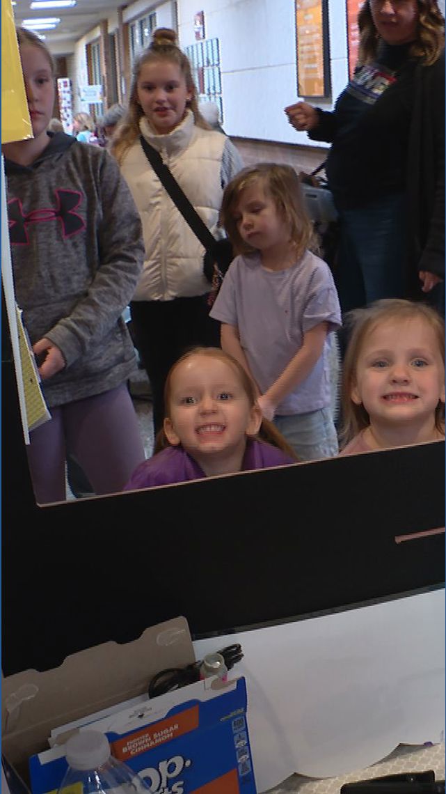 Love a photo booth? Try a live doodle booth | kare11.com